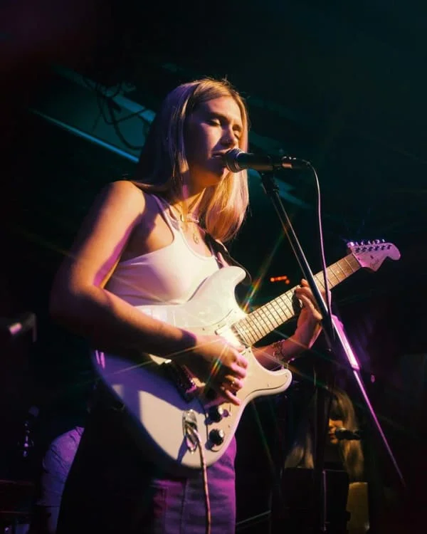Zola Courtney — Singer from United Kingdom | Biography & Wiki